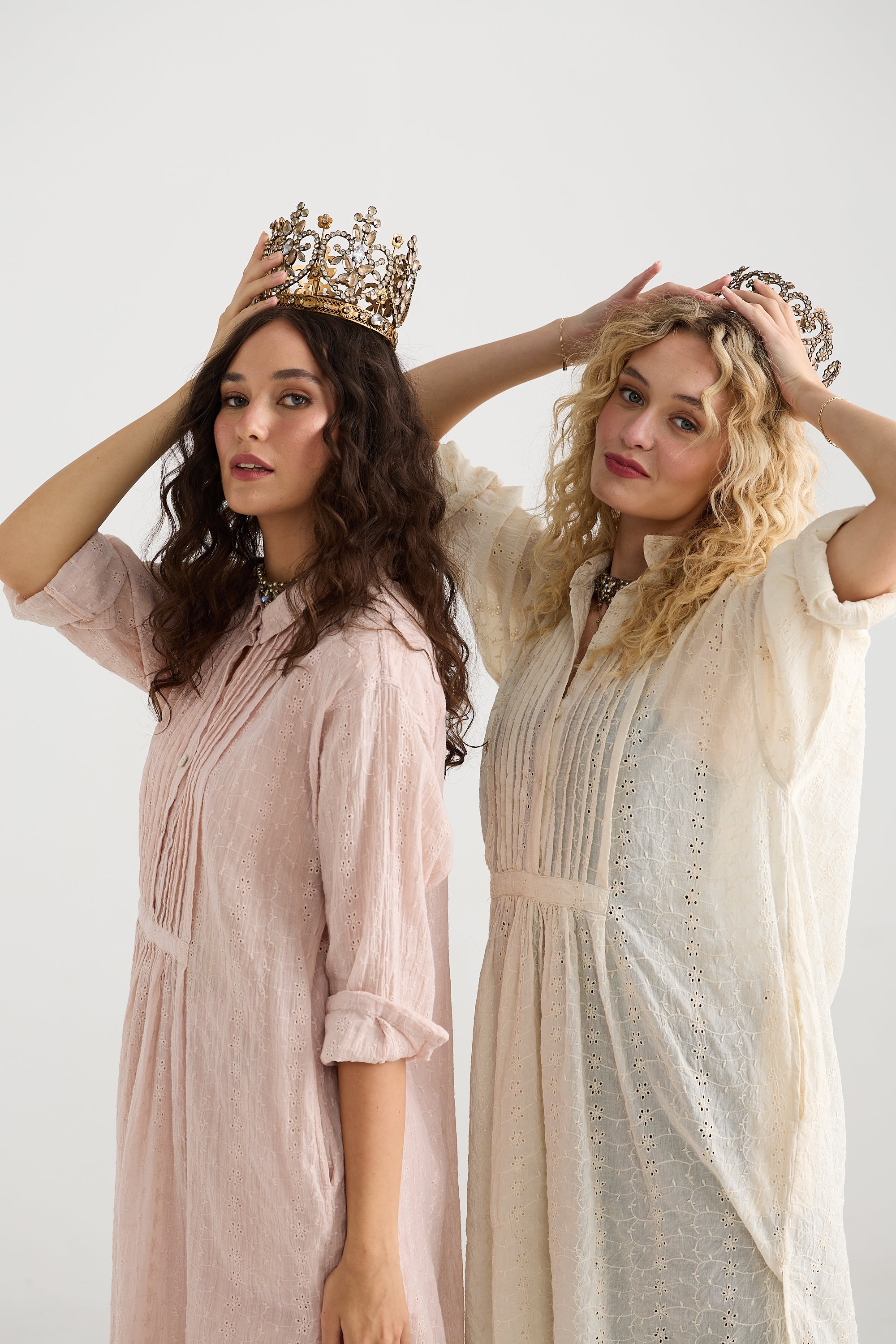 Princess Poetry – Miss Rose Sister Violet